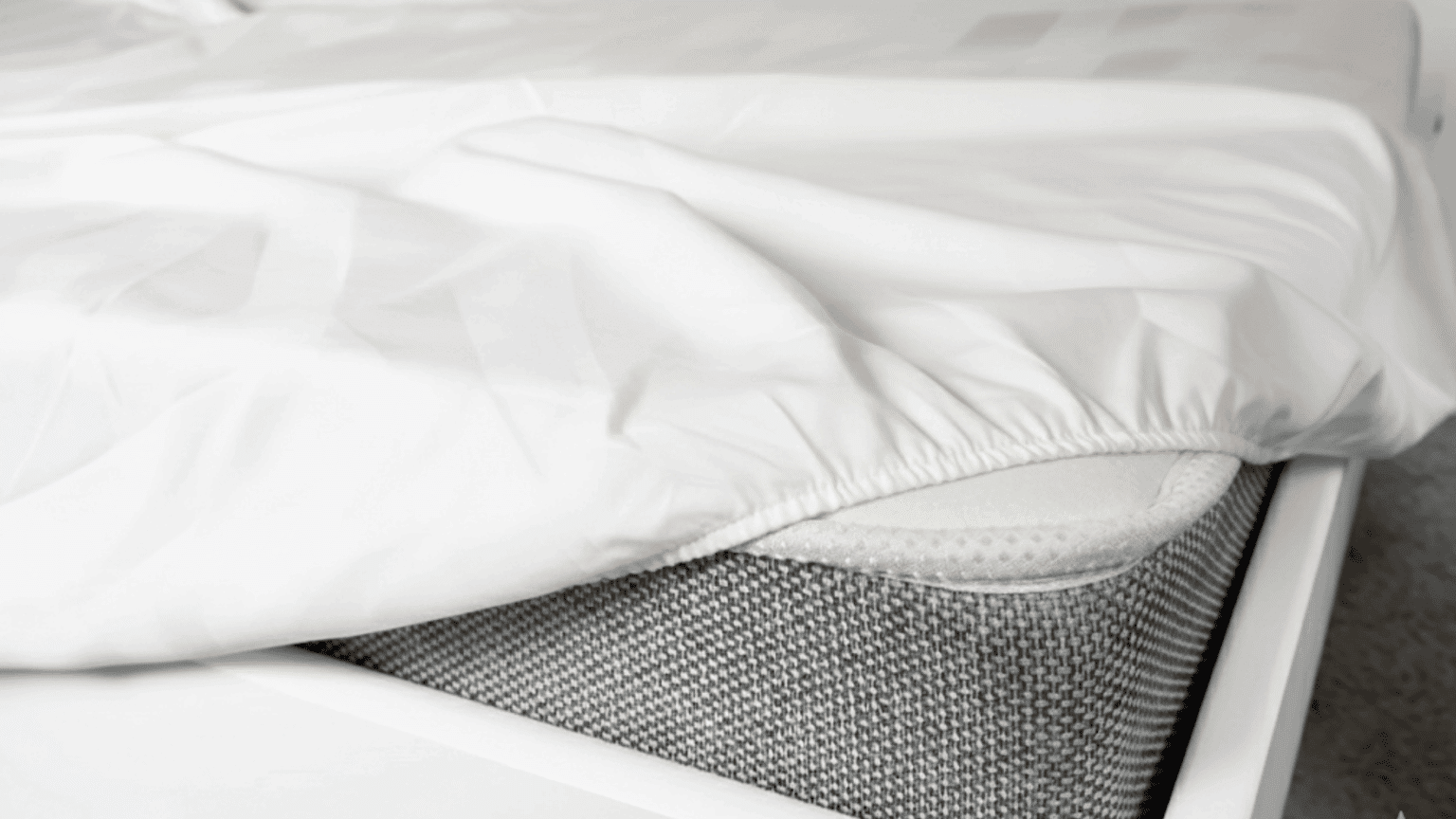What is a Fitted Sheet and How It Differs From Flat Sheet? - Easy Rest