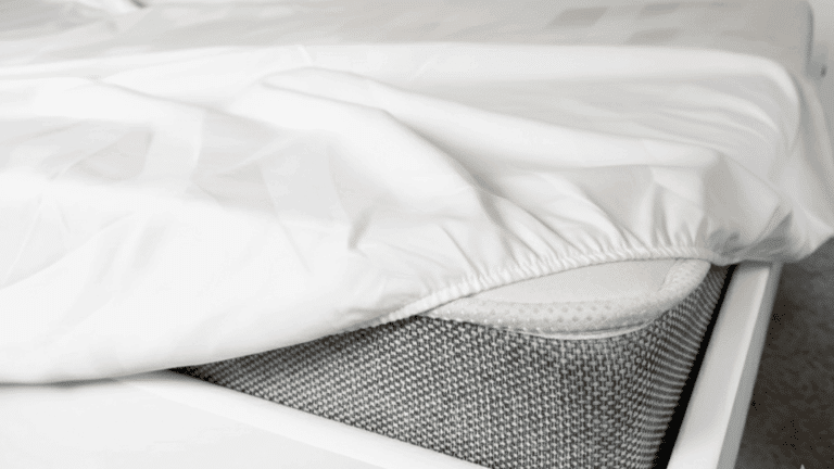What is a Fitted Sheet and How It Differs From Flat Sheet? - Easy Rest