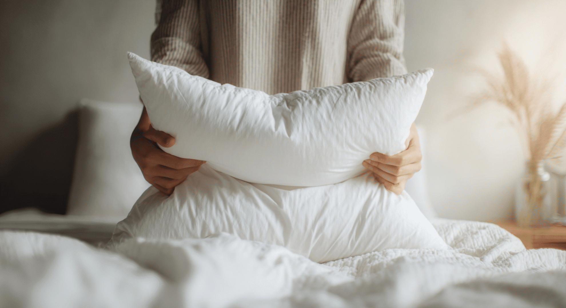How to Fluff a Pillow and Keep It Comfy? - Easy Rest